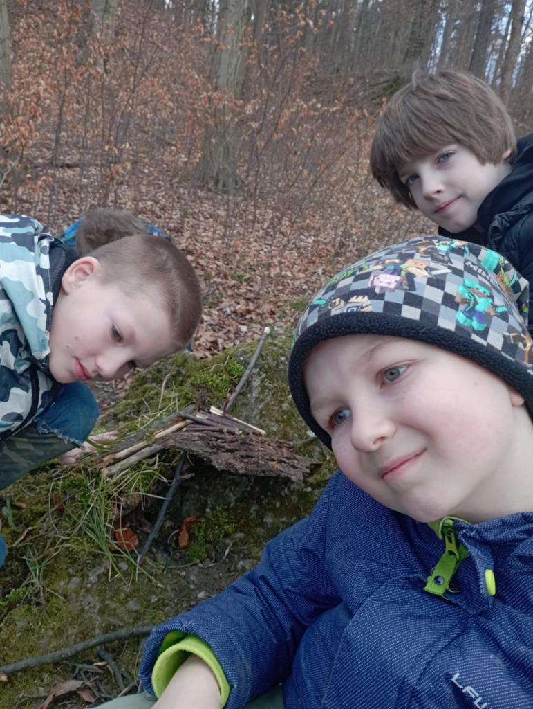 Prvouka v lese - Oficiální stránky ZŠ a MŠ Třinec